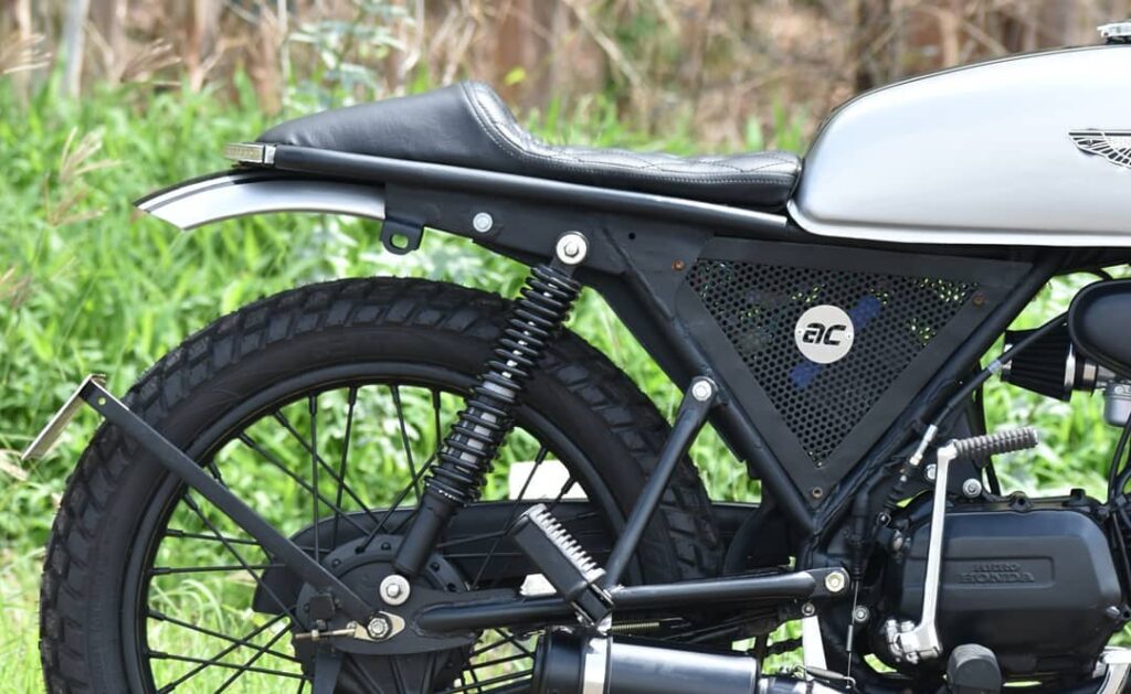 Modified Hero Honda Splendor into a Cafe Racer by Aero Customs