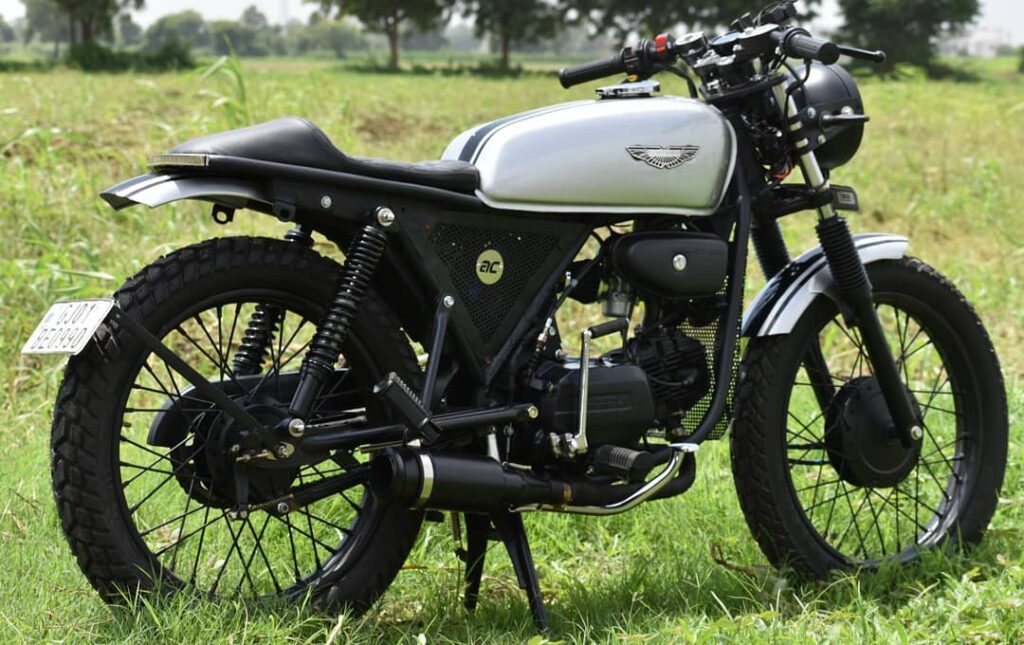 Modified Hero Honda Splendor into a Cafe Racer by Aero Customs