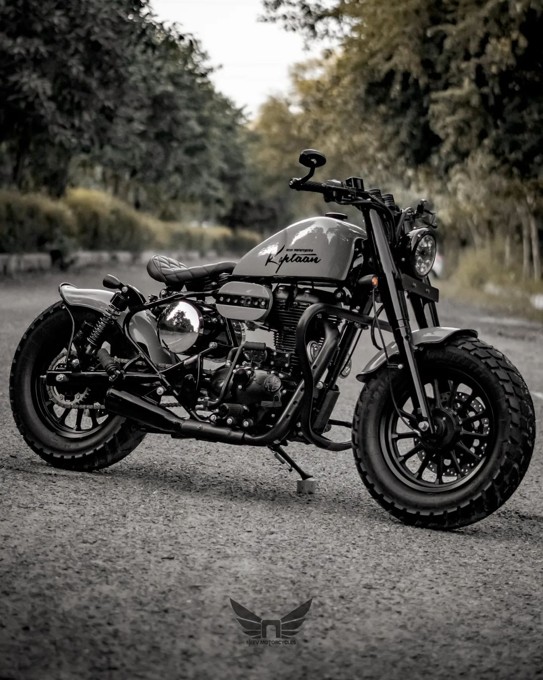 Modified Royal Enfield Thunderbird 350 by Neev Motorcycle