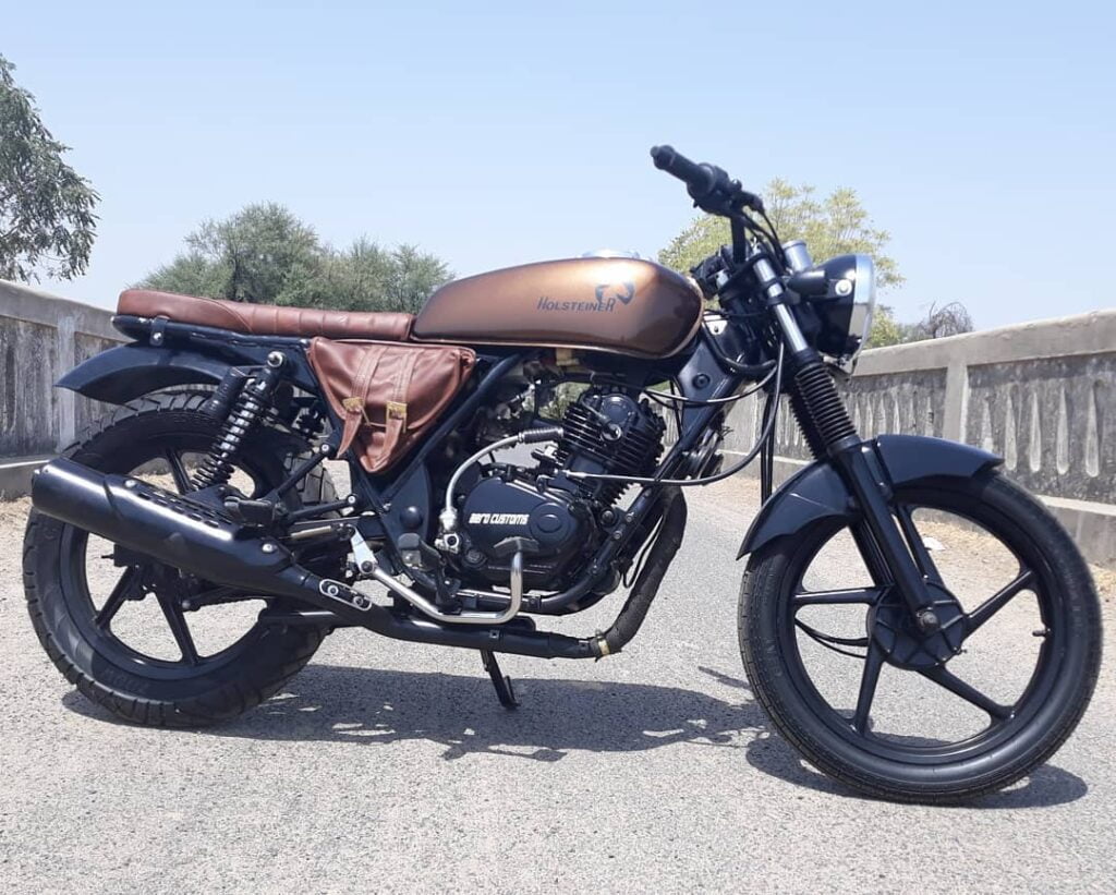 Modified Bajaj Discover 125 into a Cafe Racer